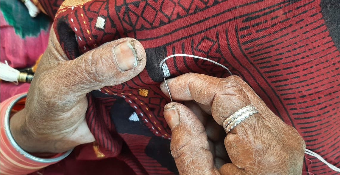 Desert Embroideries: Threads of Tradition and Resilience – Rangsutra